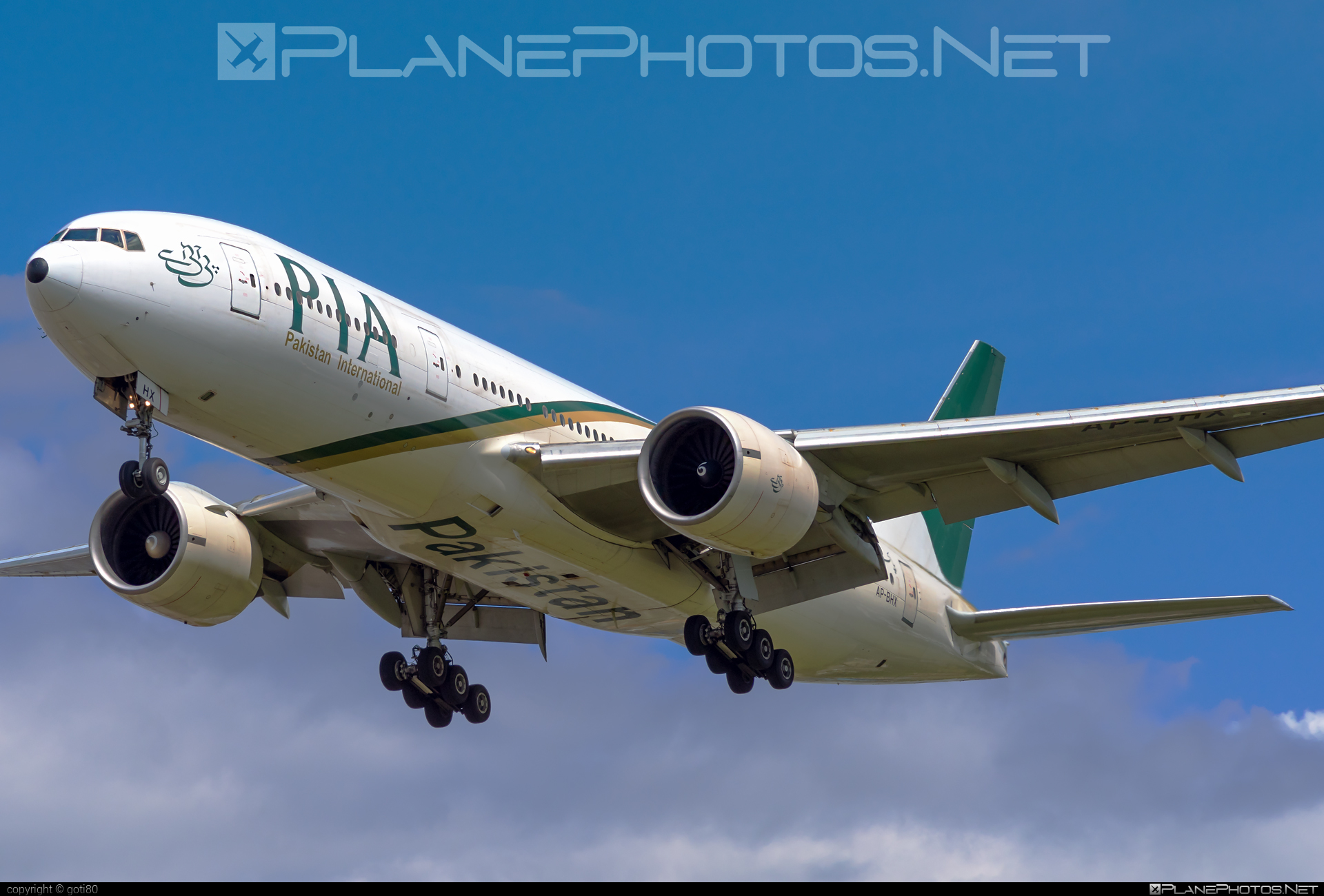 AP-BHX - Boeing 777-200ER operated by Pakistan International Airlines ...