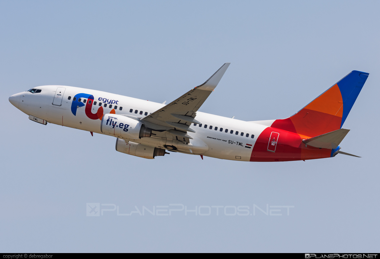 20057_Boeing-737-700_SU-TML.jpg