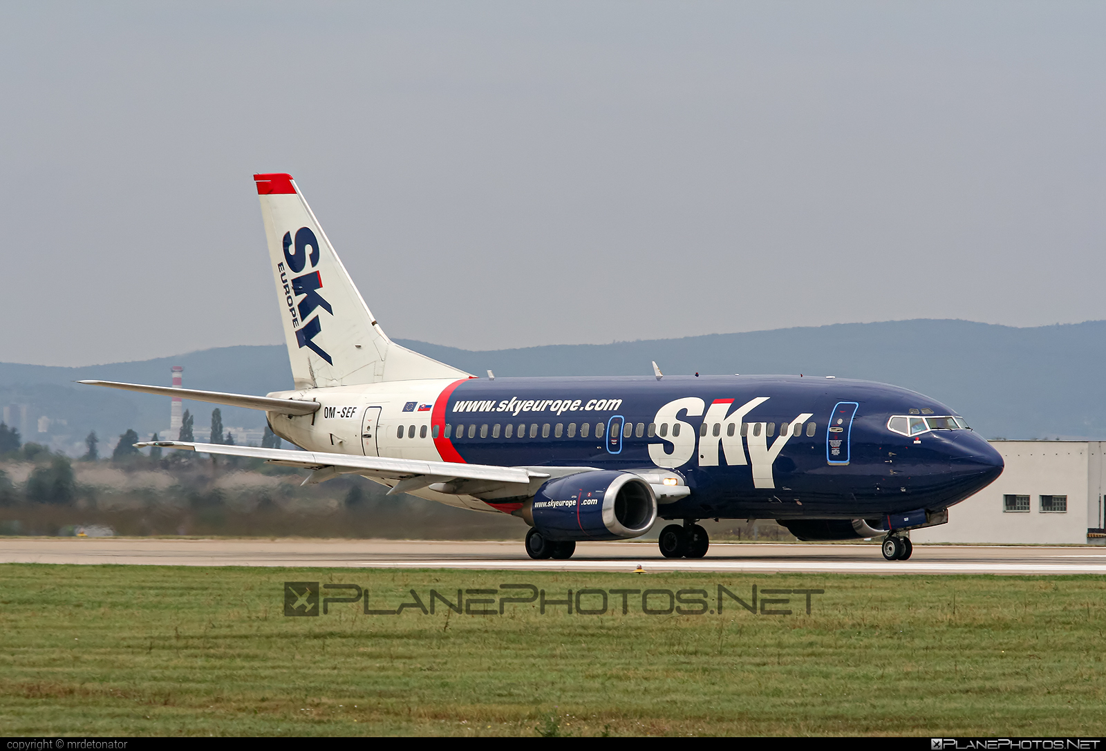 26700_Boeing-737-500_OM-SEF.jpg