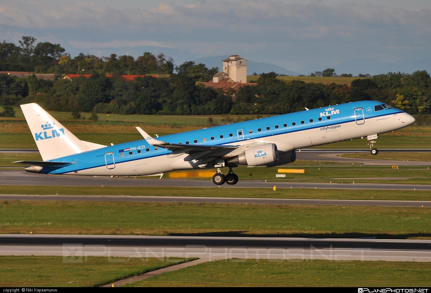 PH EZI Embraer E190STD ERJ 190 100STD Operated By KLM Cityhopper PH EZI Embraer E190STD ERJ 190 100STD Operated By KLM Cityhopper